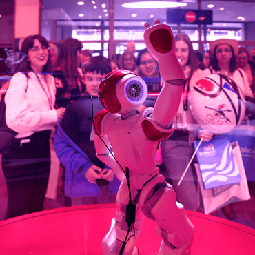 Robot asistente inteligente | YIO Technologies